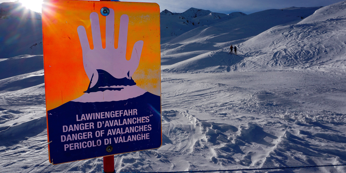 Lech am Arlberg: Zehn Skifahrer von Lawine mitgerissen