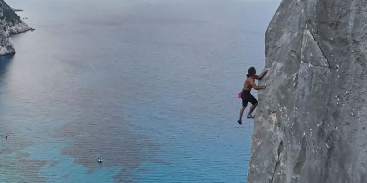 Alex Huber klettert Aguglia Goloritze free solo | alpin.de
