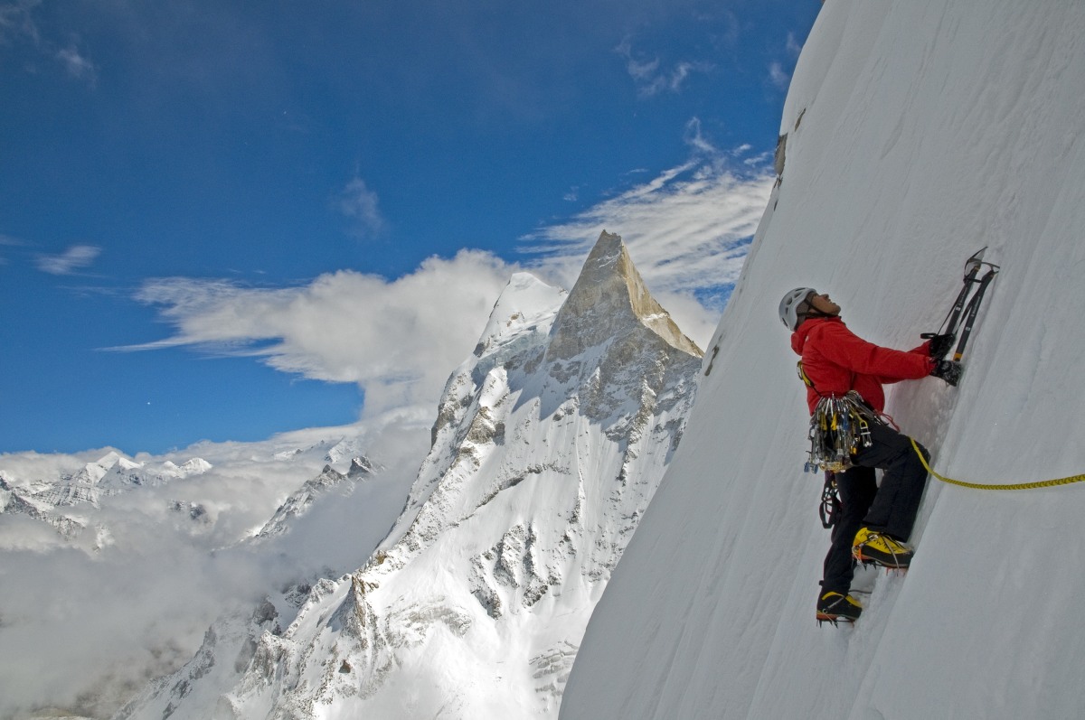 Conrad Anker meistert "Shark's Fin" am Meru Peak