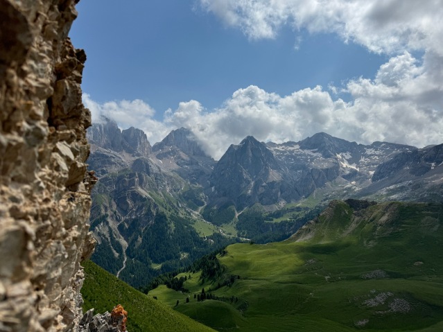 Wanderung über die Forcia Neigra ins Val de Contrin in den Dolomiten