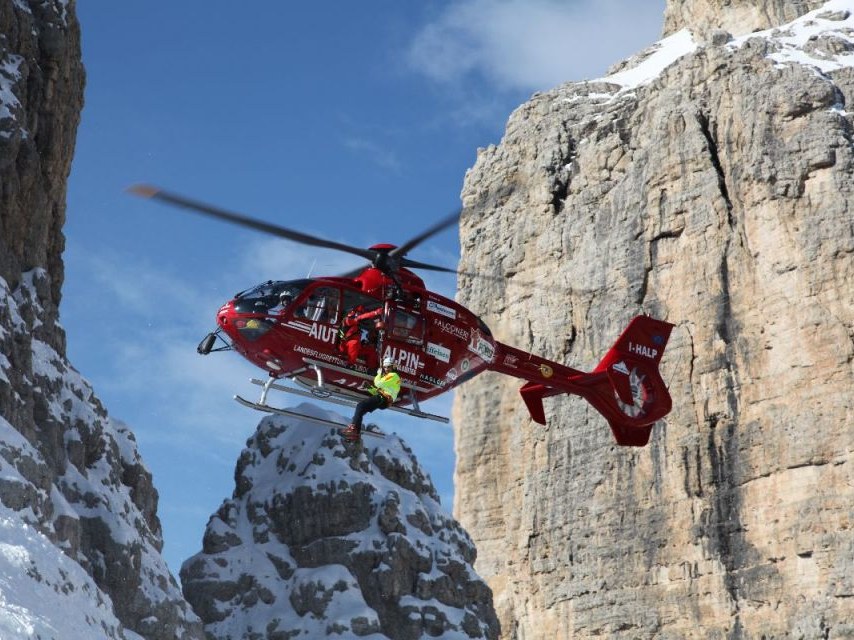 Aiut Alpin: Helikopter-Rettung in den Dolomiten